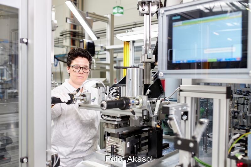 Manz erhält Auftrag von Akasol für Batteriefabrik - Solarserver