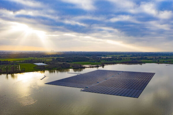 BayWa baut größte schwimmende Photovoltaikanlage Europas - Solarserver