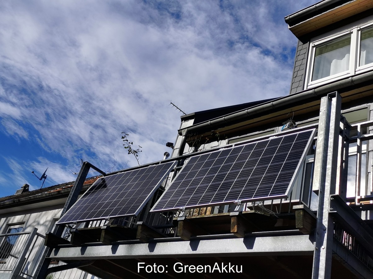 GreenAkku bietet Installationsservice für Mini-PV - Solarserver