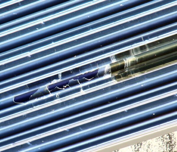 Gutachter: PV-Module und Solarkollektoren nach Hagel prüfen - Solarserver