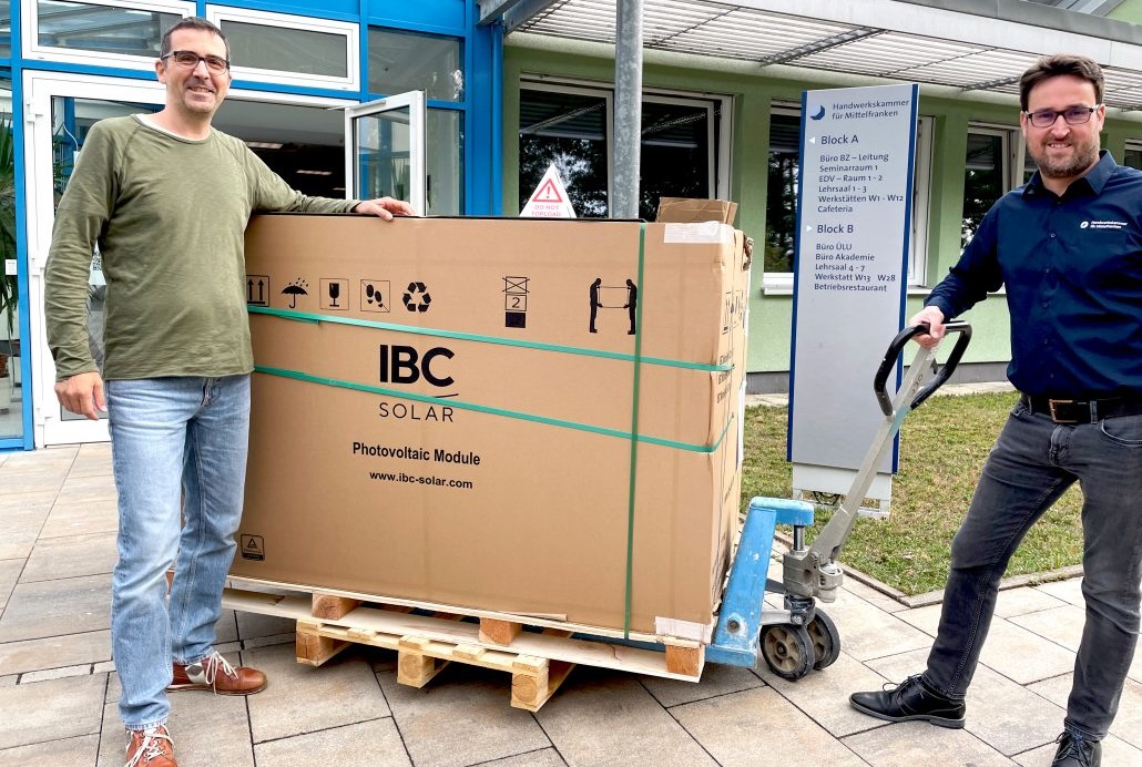 DGS Solarschule Nürnberg erhält PV-Komponenten von IBC Solar - Solarserver