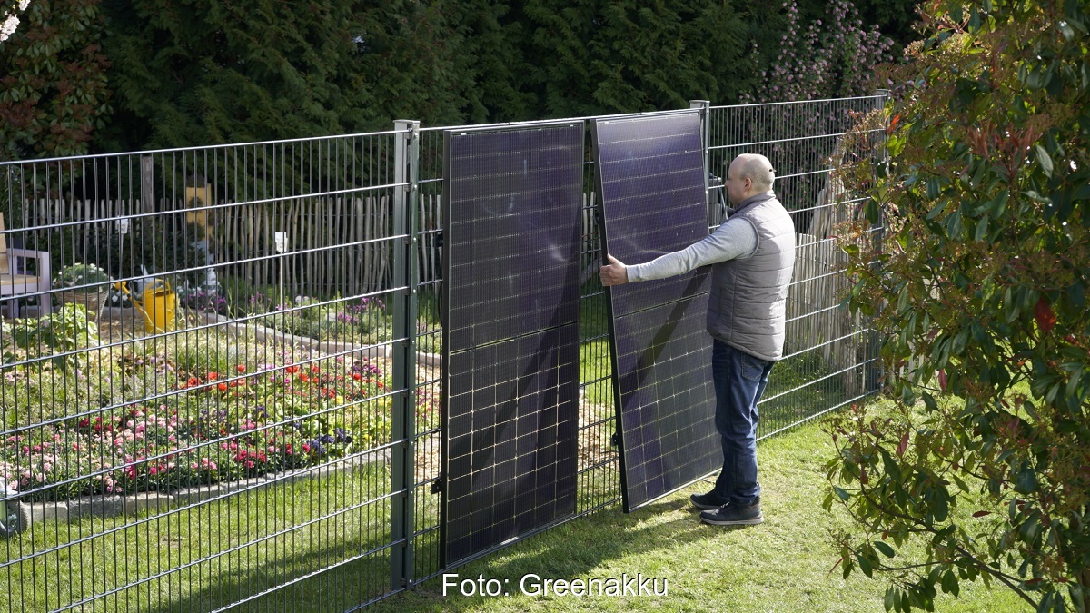 Mini-PV: Zaun-Solaranlage von Greenakku - Solarserver