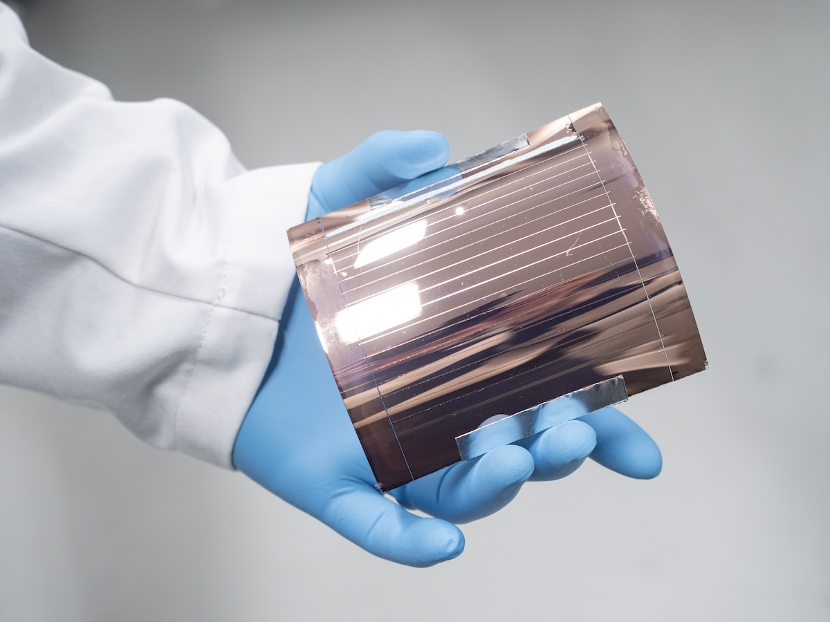 Perowskit-Tandem-Modul im Vollformat: 421 Watt, 25 Prozent Wirkungsgrad ...