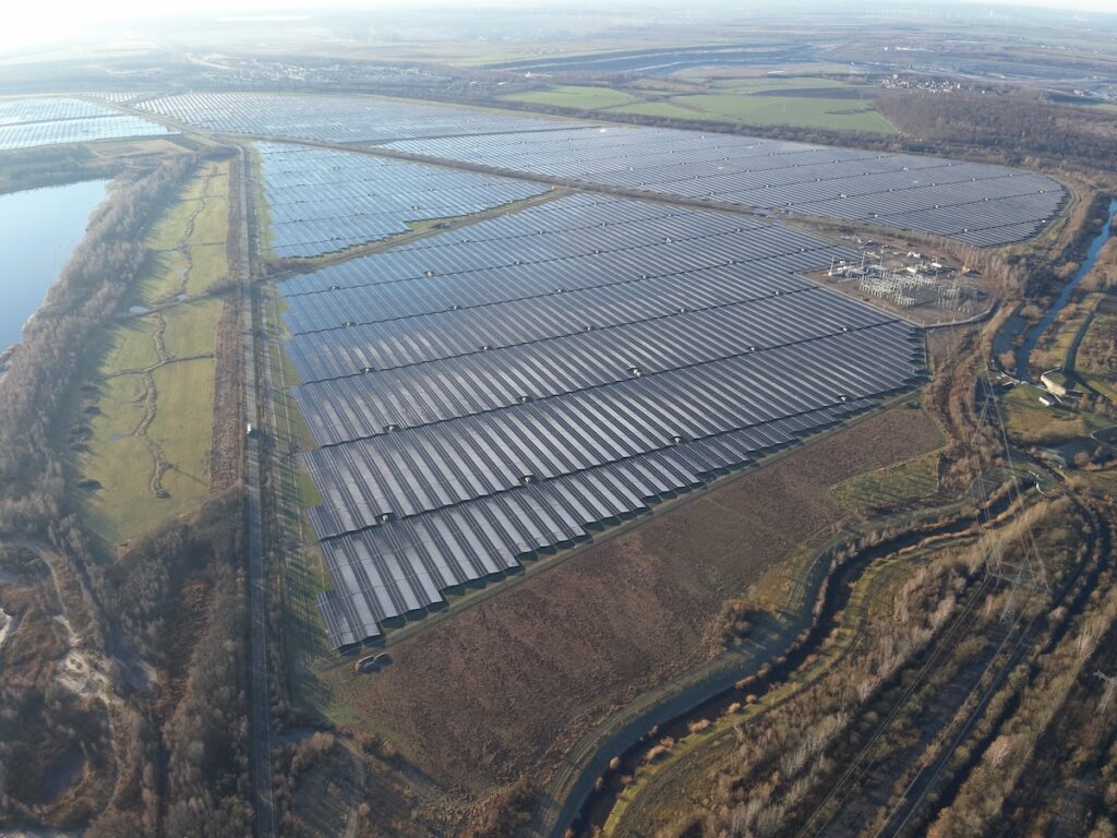 Photovoltaik: Heterojunction-Technologie für das neue E-Auto - Solarserver