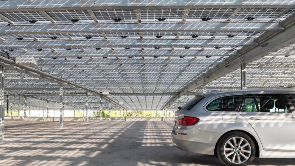 Neues Modul für PV-Parkplatz-Überdachung von Solarwatt - Solarserver