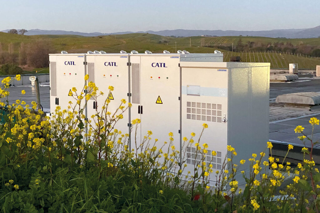 Socomec: Outdoor-Batteriespeicher aus dem Elsass - Solarserver